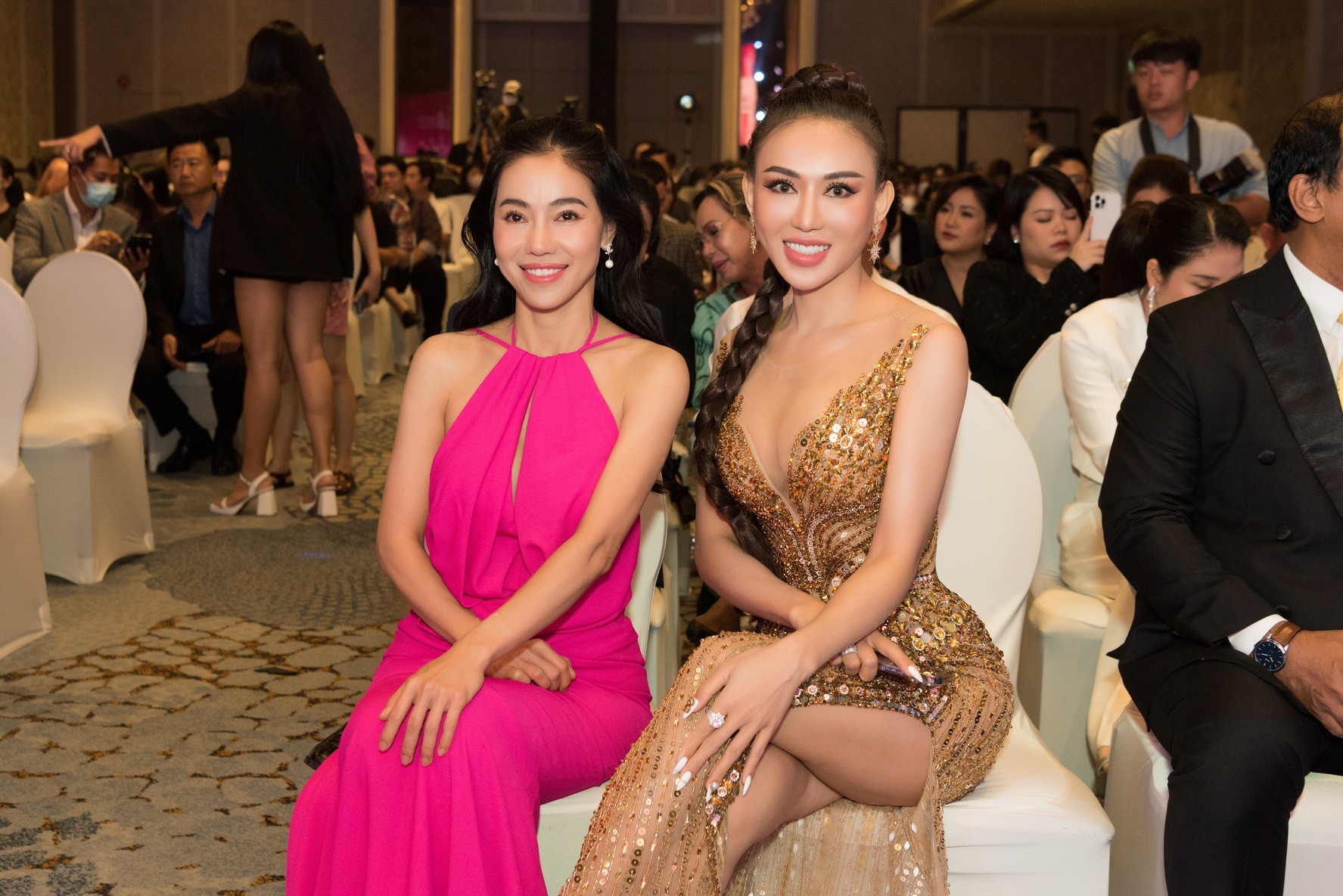 Bà trùm Latex Dung Ruby hội ngộ cùng bà trùm hoa hậu trong họp báo chung khảo Hoa hậu Việt Nam 2022