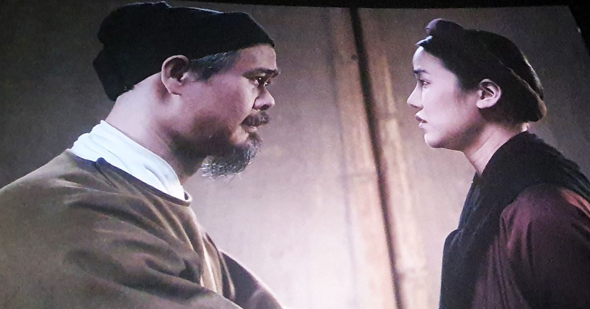 Xem "Hồng Hà nữ sĩ," thấy sóng ngầm cuồn cuộn